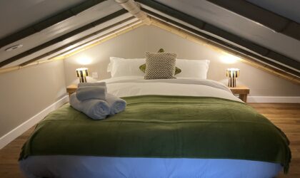 Birdholme Glamping | safari lodges with private hot tubs Notts